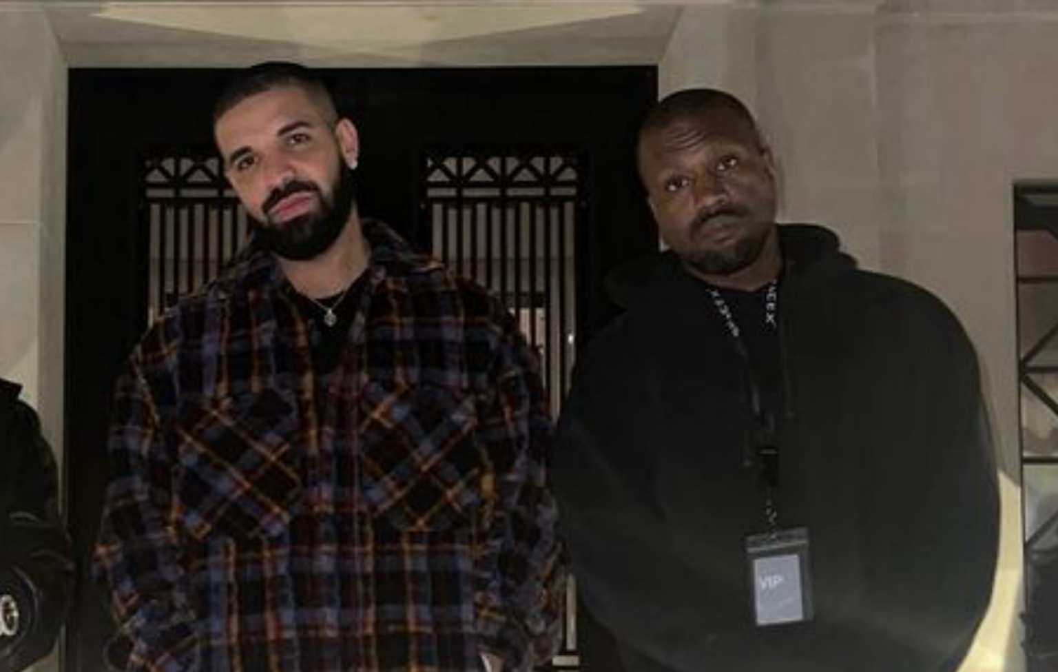 Kanye West and Drake pose for photo together appearing to end feud