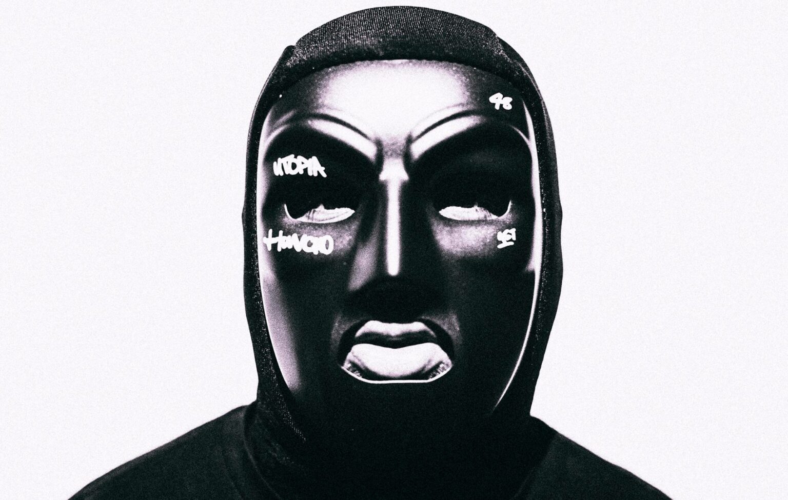 M Huncho unveils striking new mask at London show