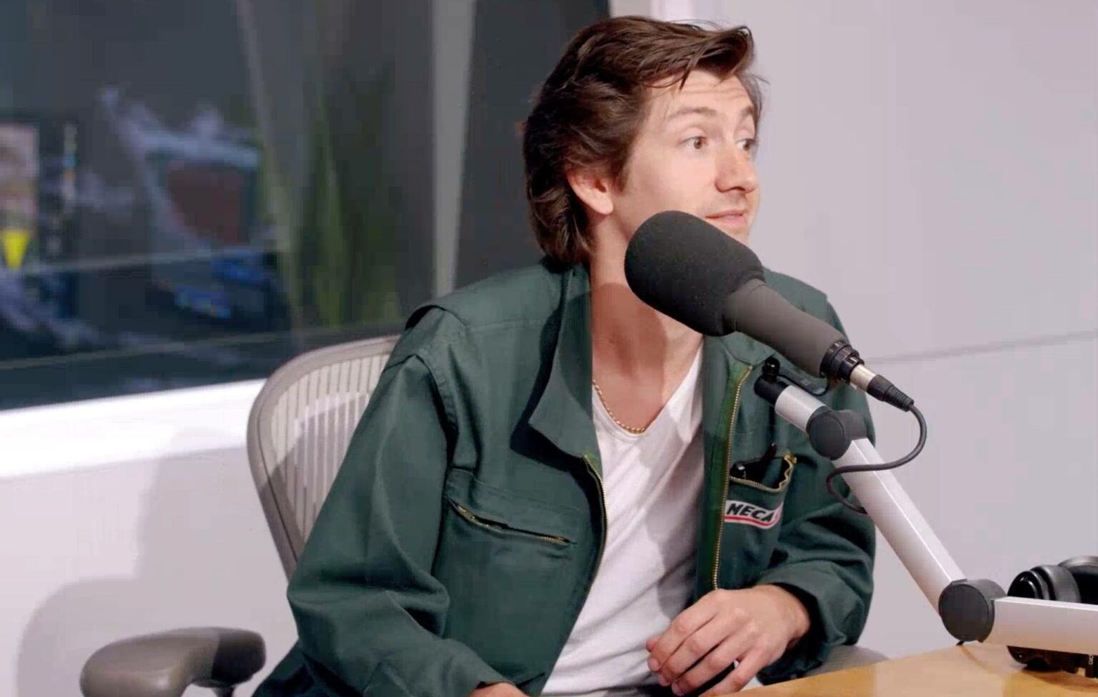Watch Alex Turner discuss 'The Car' in exclusive clip from Zane Lowe ...