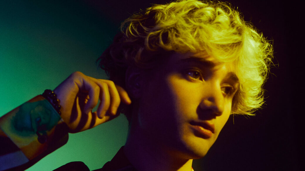 How 23-year-old songwriter beaux ended up in group chats with Matty Healy