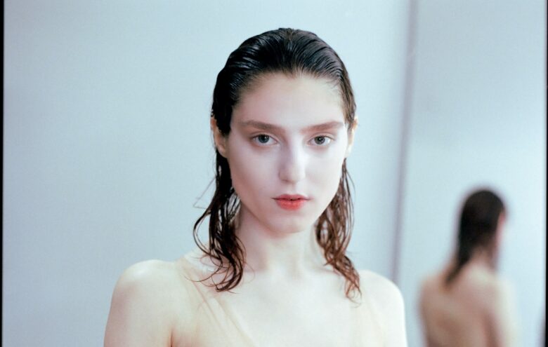 Birdy releases powerful new single 'Raincatchers' – listen