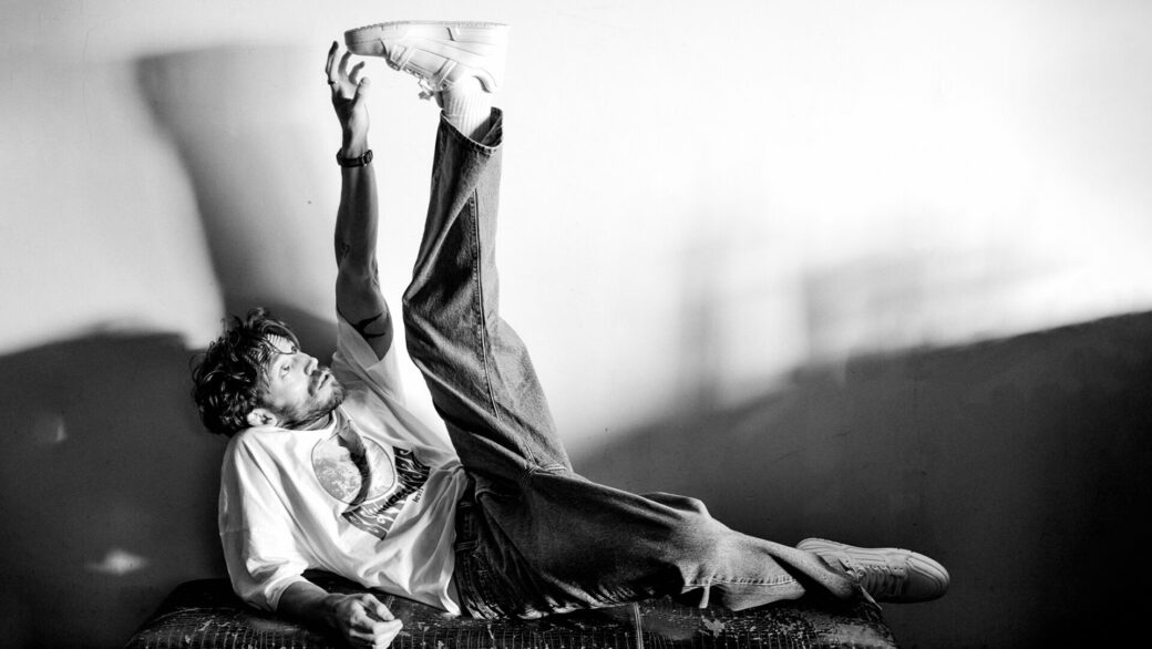 How Sam Claflin got his groove on