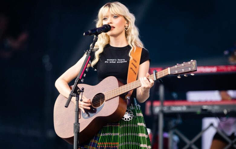 Maisie Peters live at Glastonbury: The Good Witch casts a spell over ...