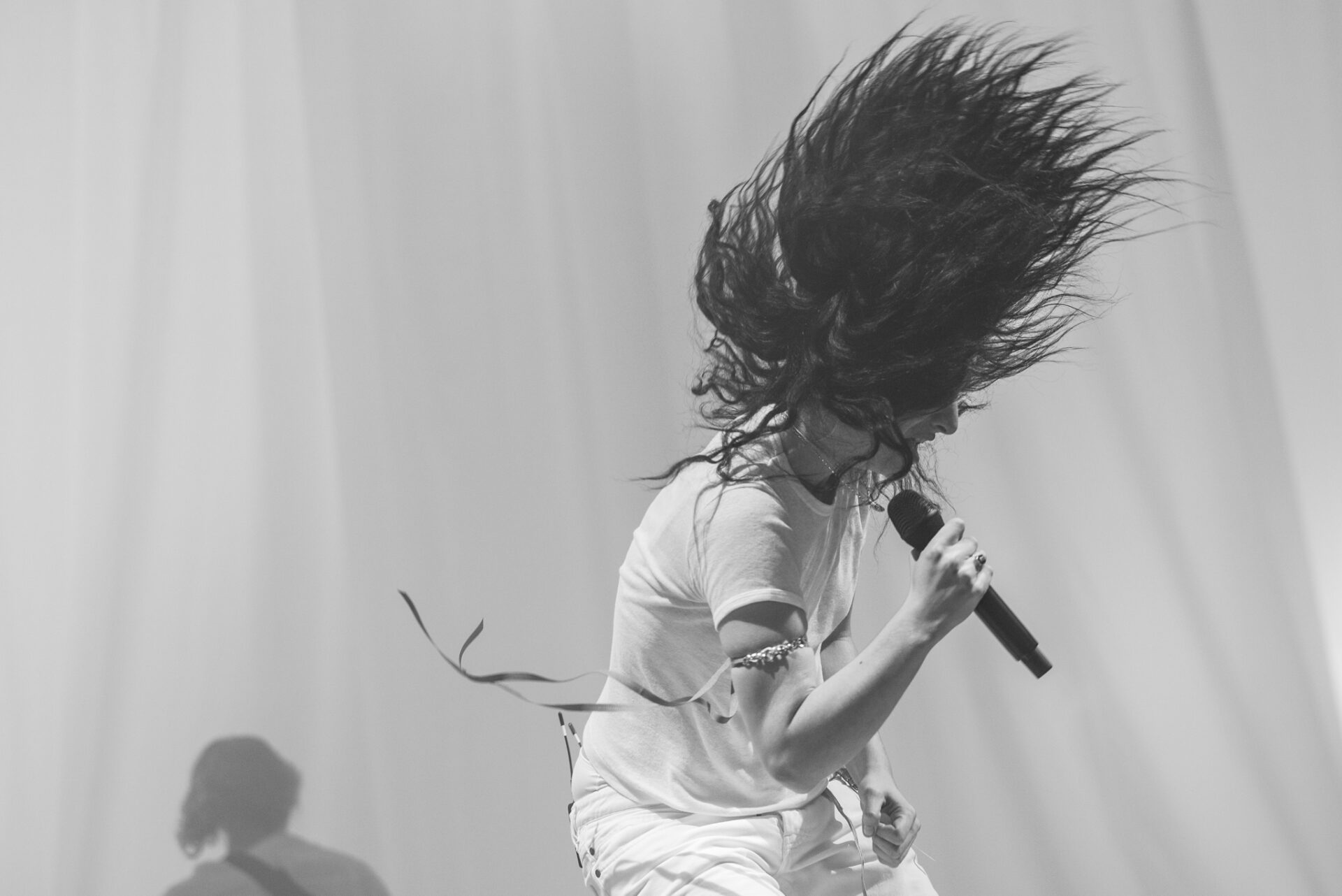 Lorde plays secret set at Glastonbury 2025: here’s what went down ...