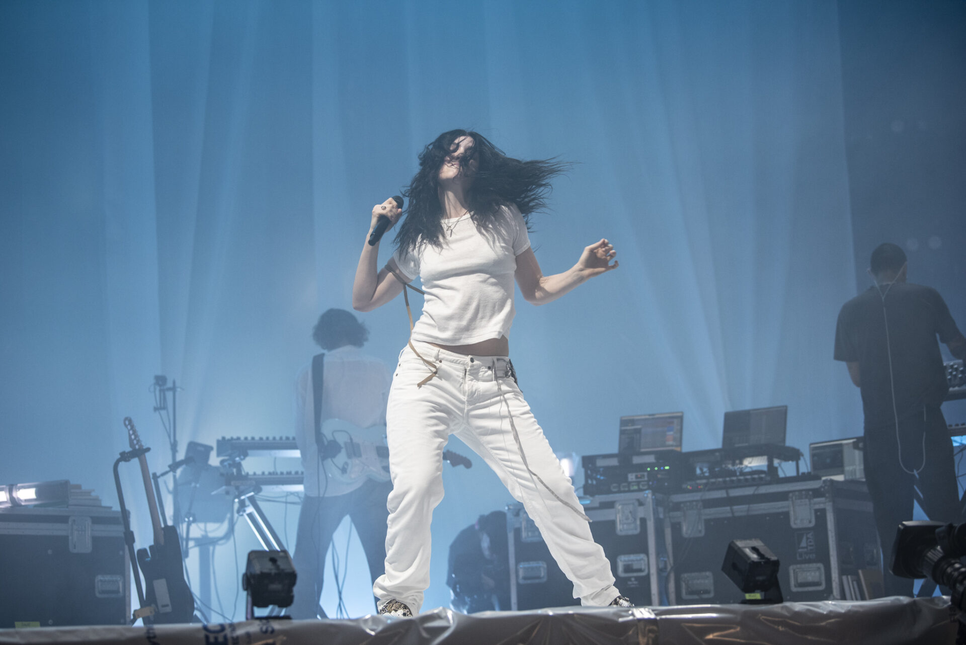 Lorde plays secret set at Glastonbury 2025: here’s what went down ...
