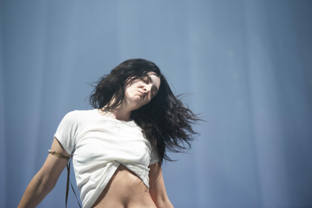 Lorde plays secret set at Glastonbury 2025: here’s what went down ...