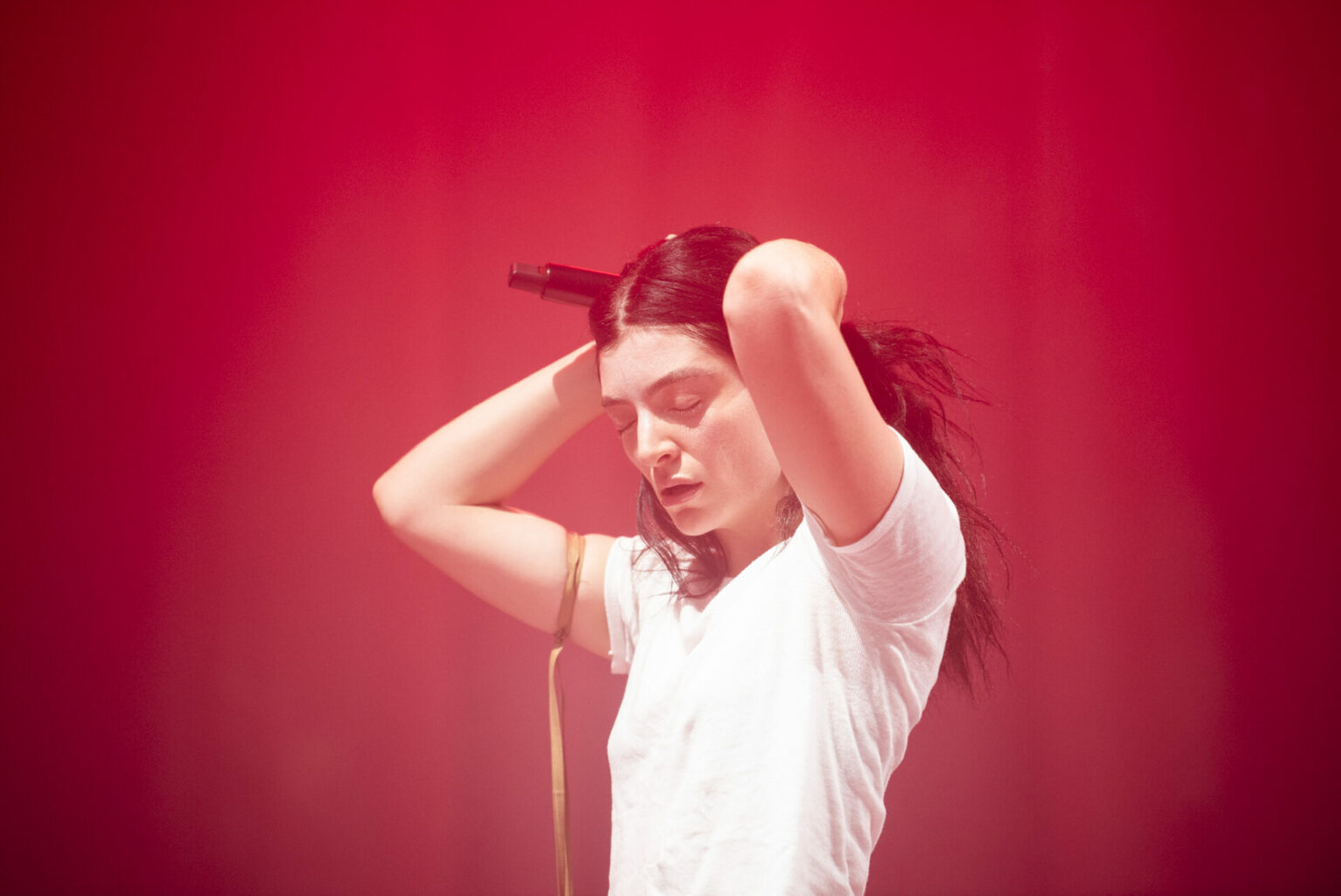 Lorde plays secret set at Glastonbury 2025: here’s what went down ...