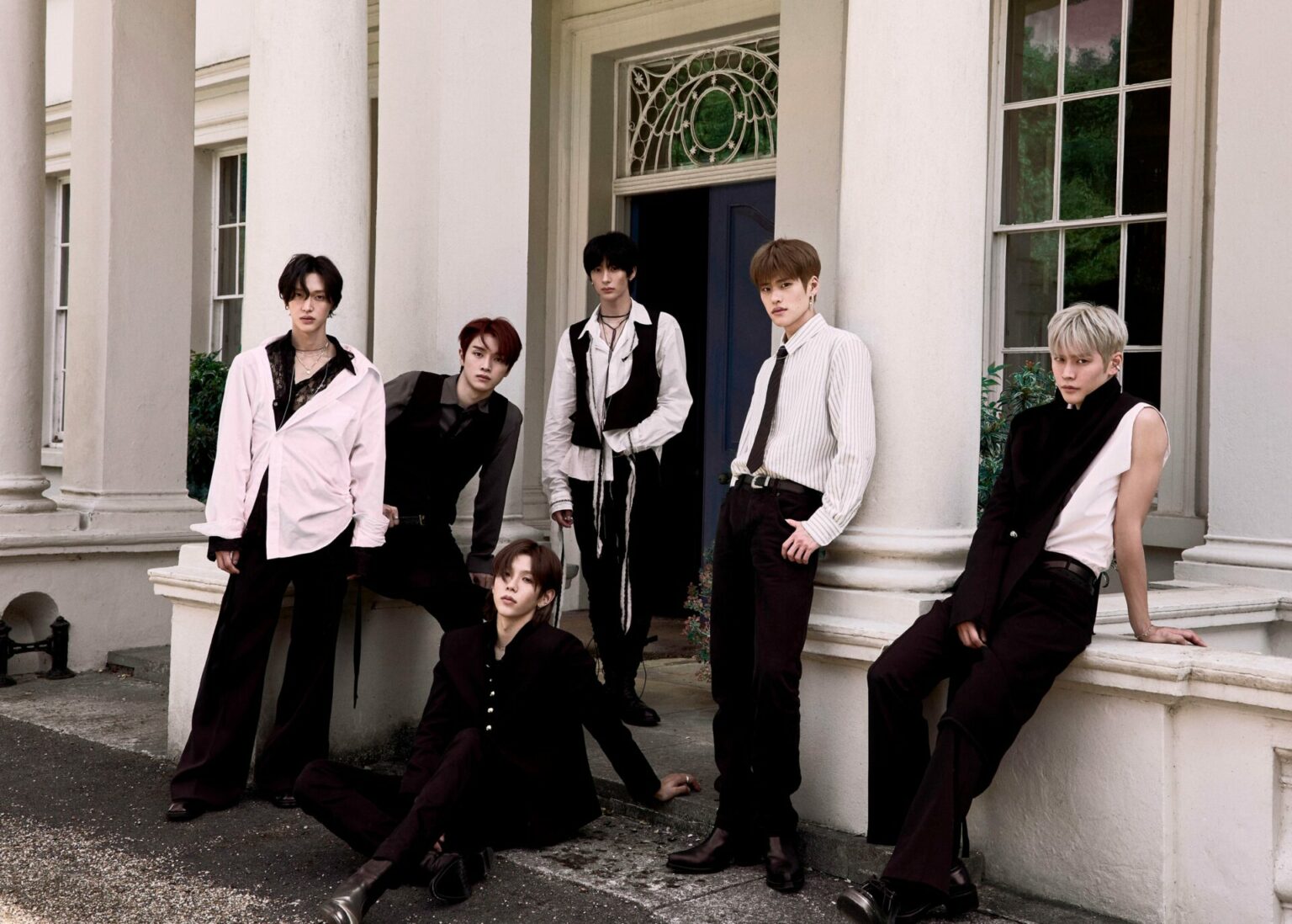 RIIZE share exclusive pictures from their world tour 'RIIZING LOUD' and ...