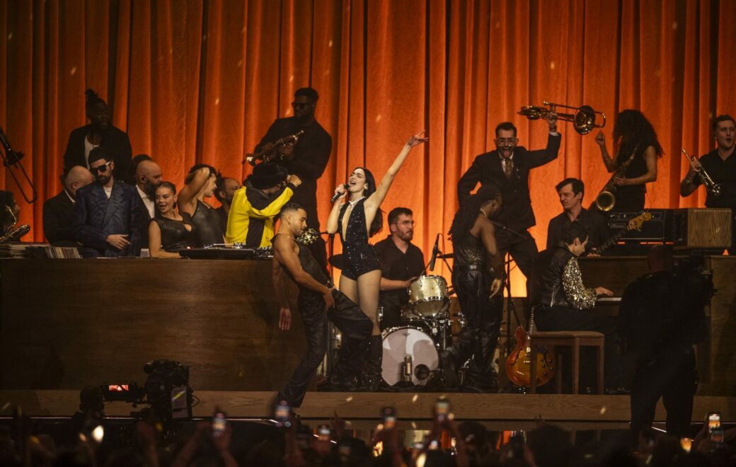 Watch Mark Ronson pay tribute to Amy Winehouse at the BRIT Awards 2026